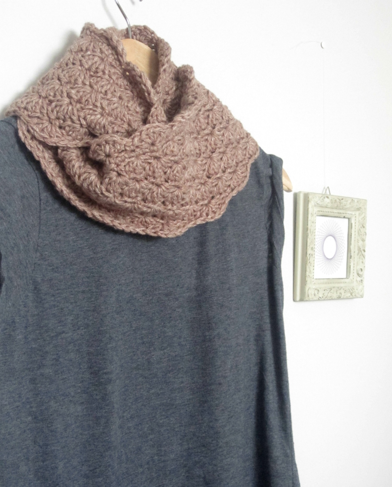 Crochet Shell Stitch Infinity Scarf, Loop Scarf, Cowl In Oatmeal on Luulla